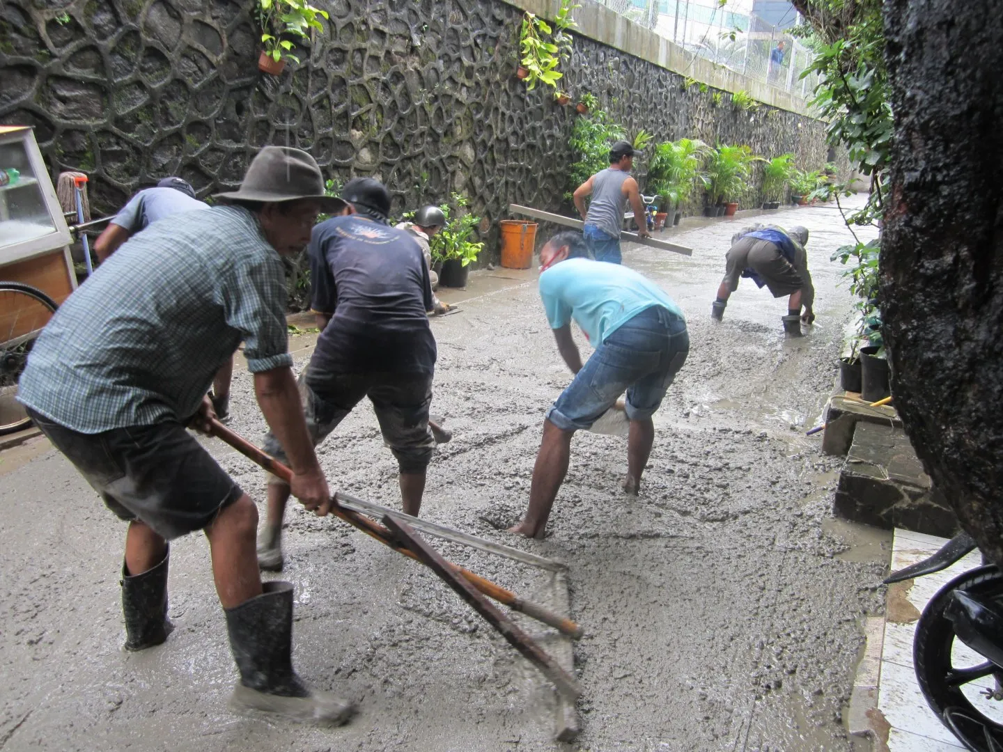 Perbaikan jalan | Keterbukaan Informasi lainnya | PT Ratu Prabu Energi